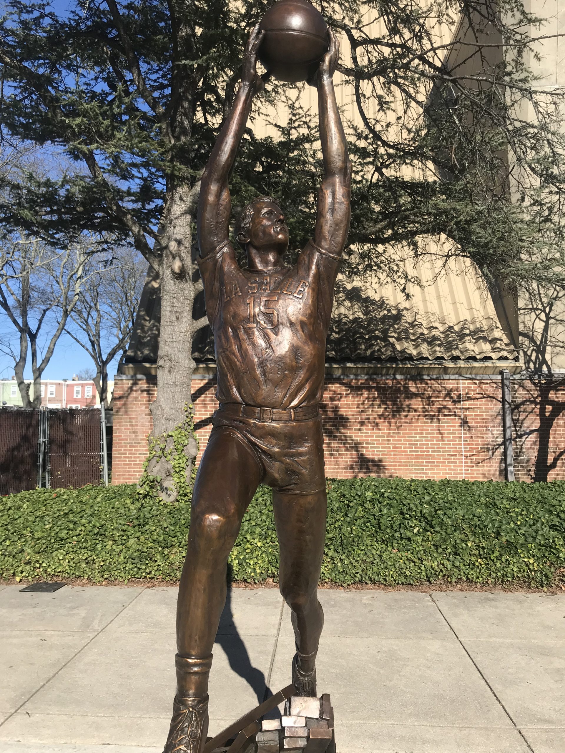 La Salle dedicates Tom Gola statue - Northeast Times